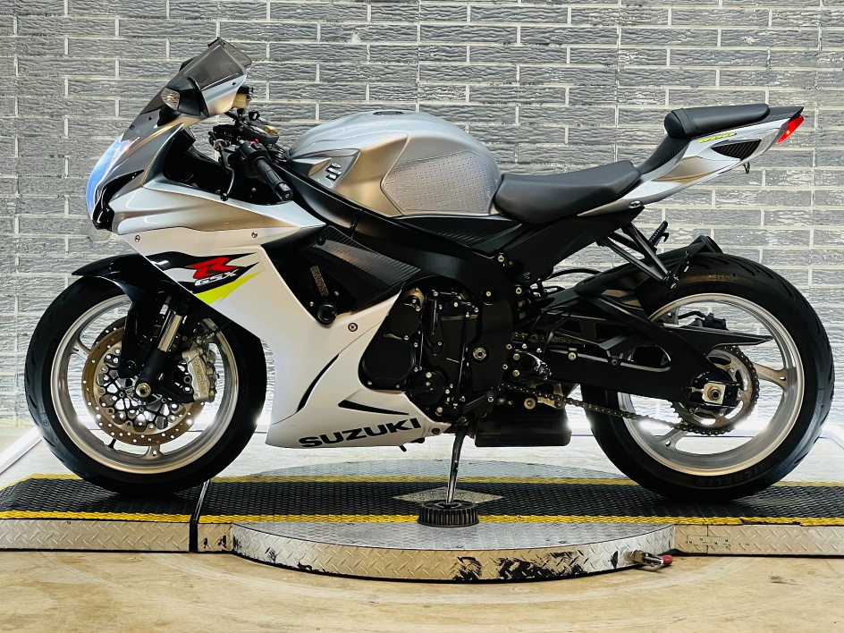 2018 SUZUKI GSX-R600 - Motorcycle 4 US