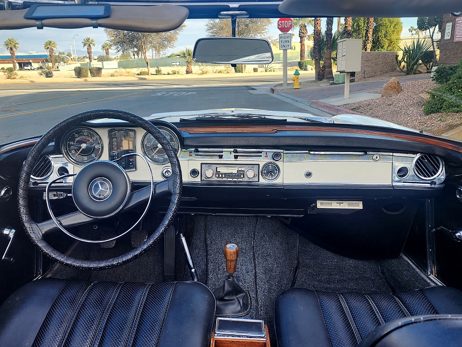 1965 MERCEDES-BENZ SL - Classic vehicle Vintage vehicle Buy sell trade