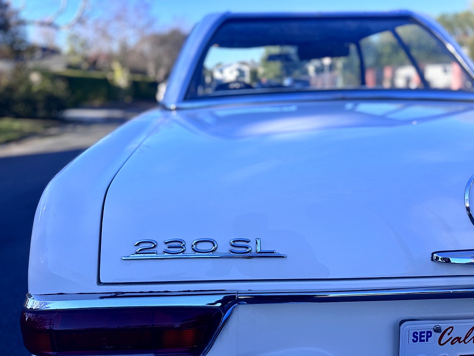 1965 MERCEDES-BENZ SL - Classic vehicle Vintage vehicle Buy sell trade
