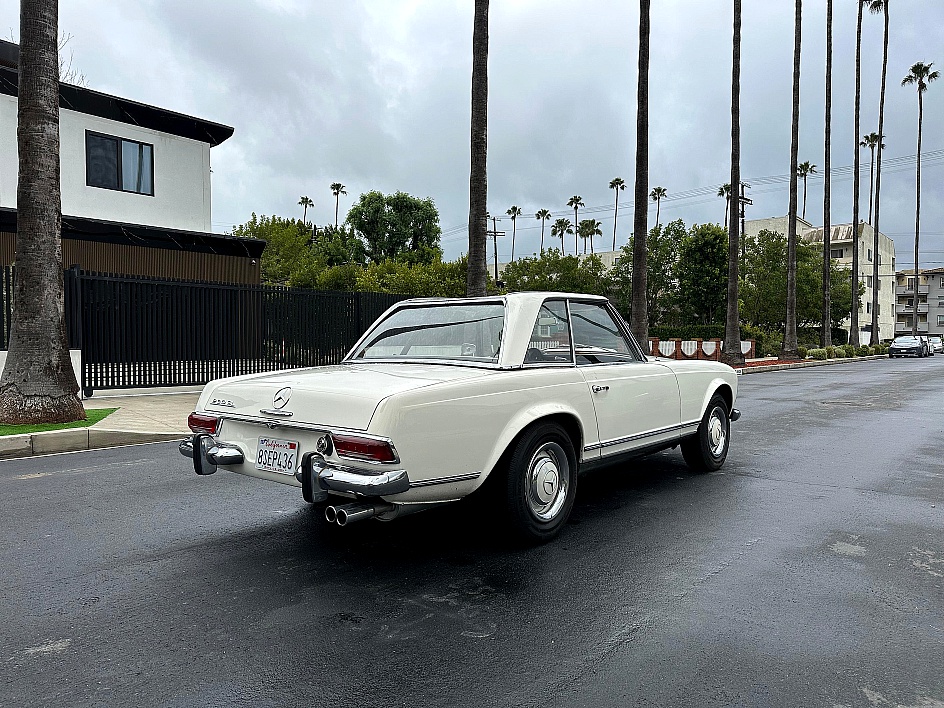 1965 MERCEDES-BENZ SL - Classic vehicle Vintage vehicle Buy sell trade
