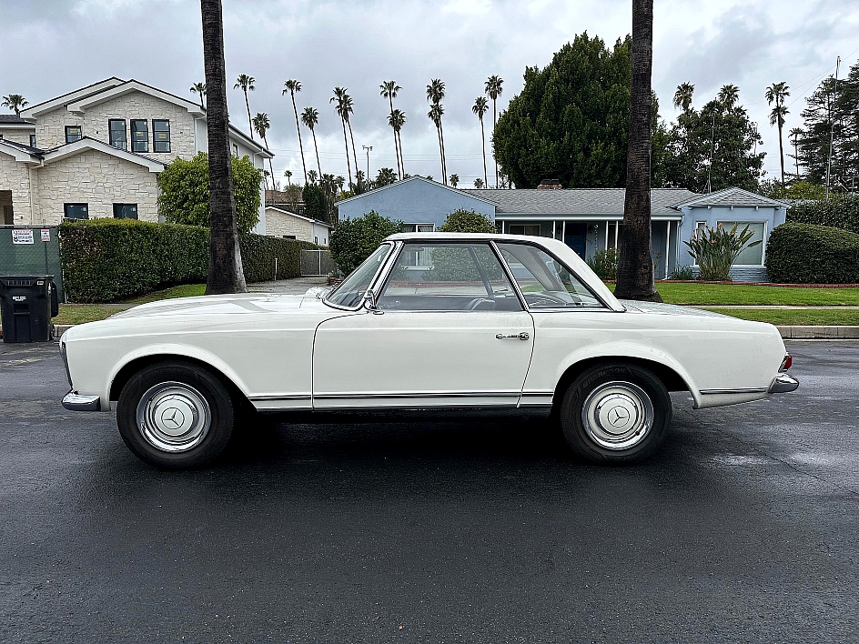 1965 MERCEDES-BENZ SL - Classic vehicle Vintage vehicle Buy sell trade