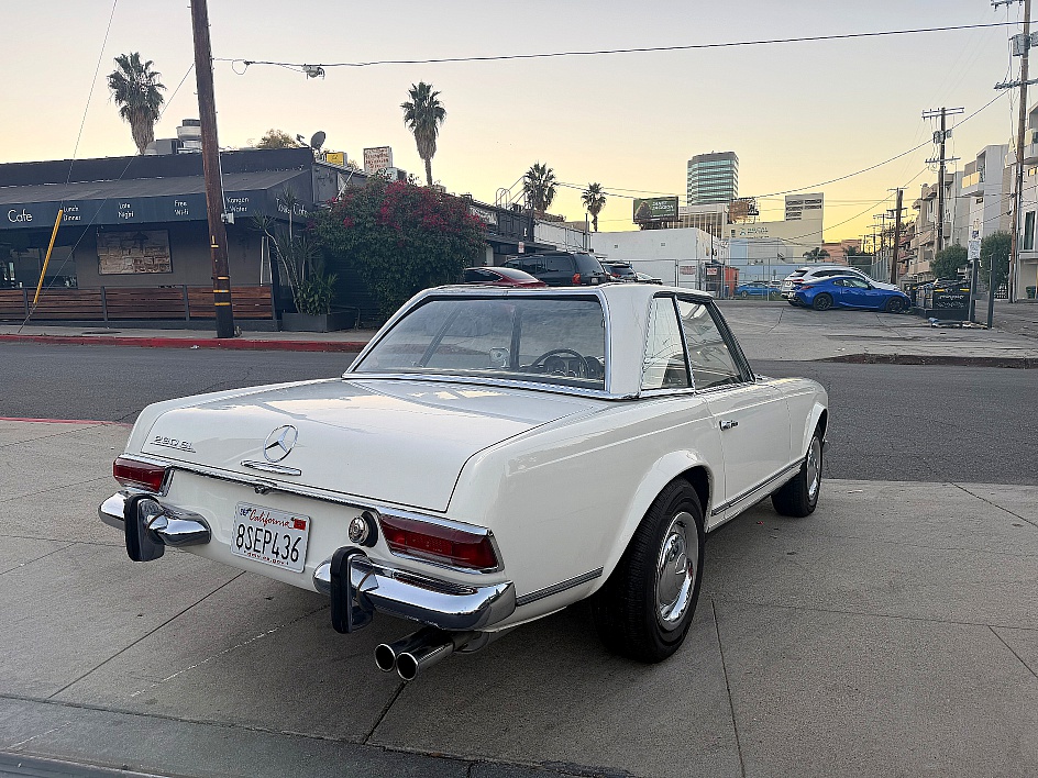 1965 MERCEDES-BENZ SL - Classic vehicle Vintage vehicle Buy sell trade