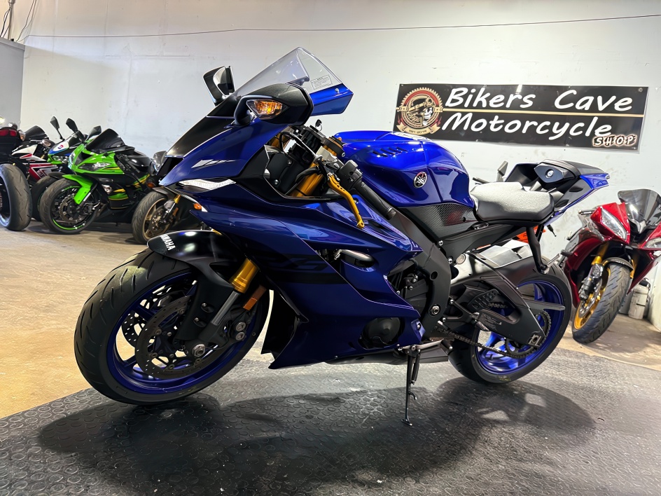 2018 YAMAHA YZF-R6 - Super Sport Motorcycles