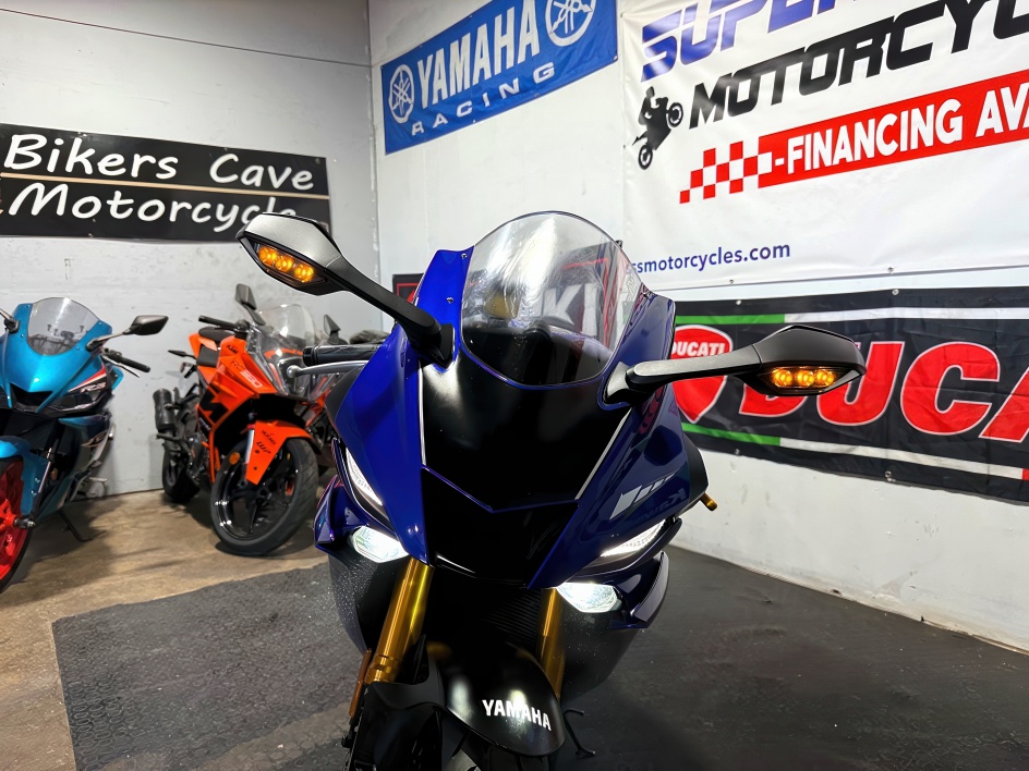 2018 YAMAHA YZF-R6 - Super Sport Motorcycles