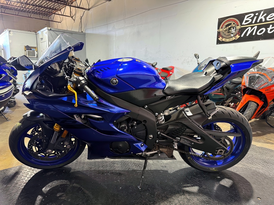 2018 YAMAHA YZF-R6 - Super Sport Motorcycles